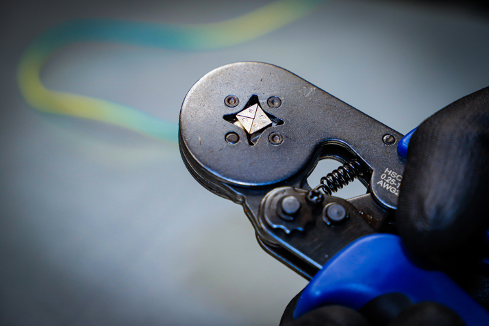 Pince à sertir pour cosses de 0,25 à 10 mm² | avec assortiment de cosses de 0,5 - 10 mm²